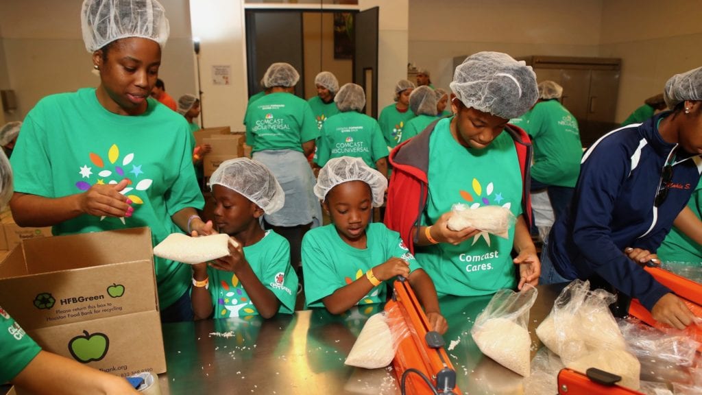 More than 2,600 Volunteers roll up their sleeves to help Make Change ...